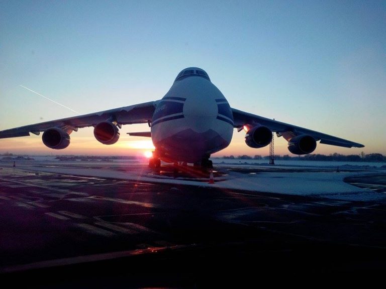 Antonov AN-124 - cel mai mare avion de tip cargo produs in serie