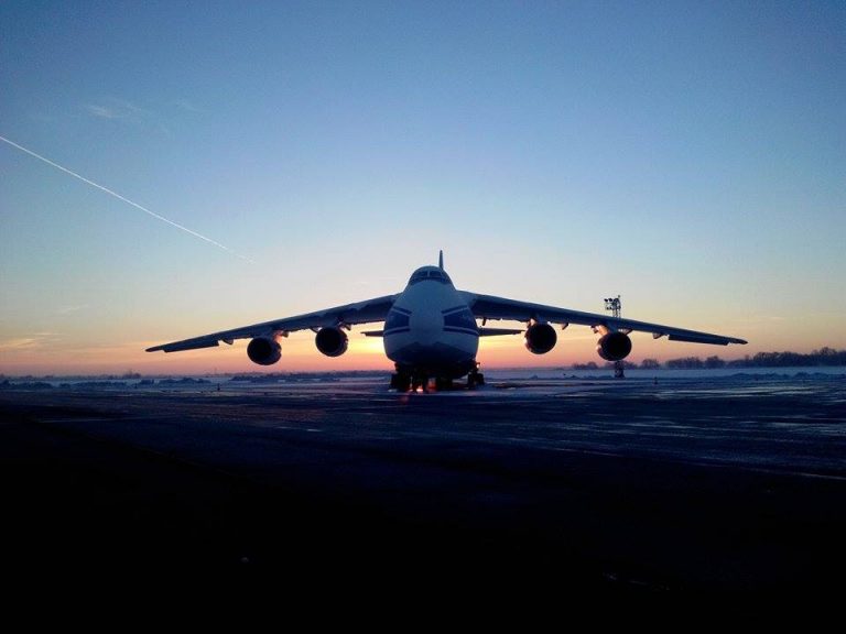Antonov AN-124 - cel mai mare avion de tip cargo produs in serie