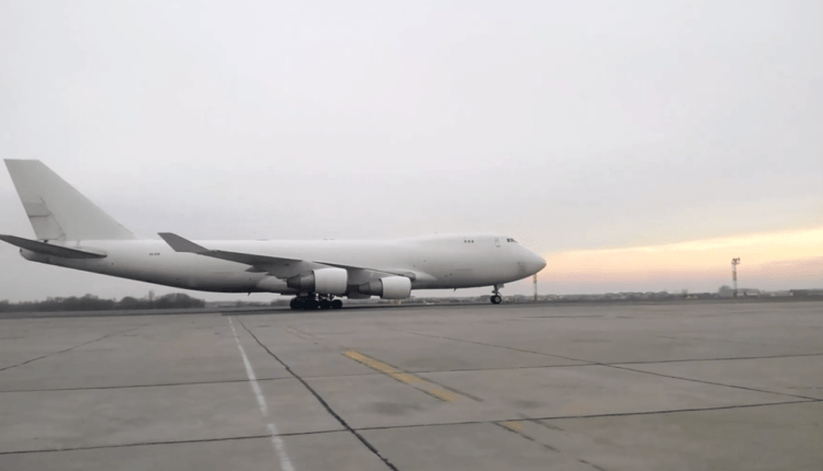 Boeing 747-400F la Otopeni