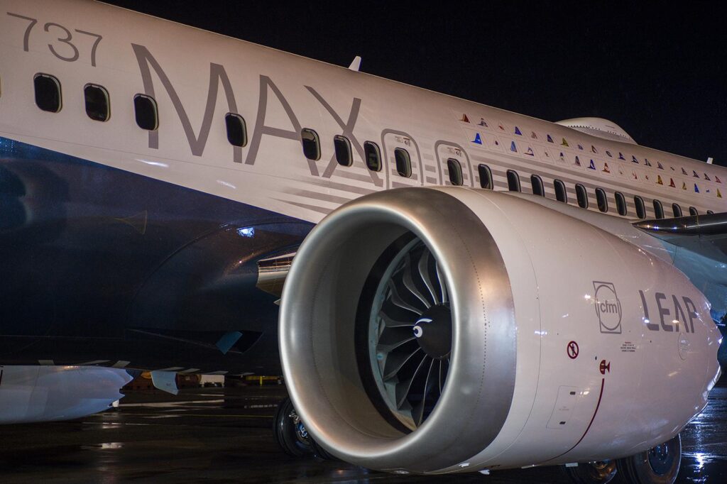 Boeing a prezentat primul avion 737 MAX 8