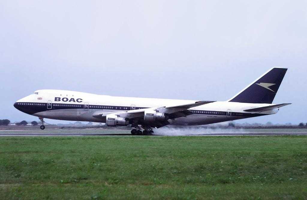 Un Boeing 747 British Airways, în retro livery BOAC