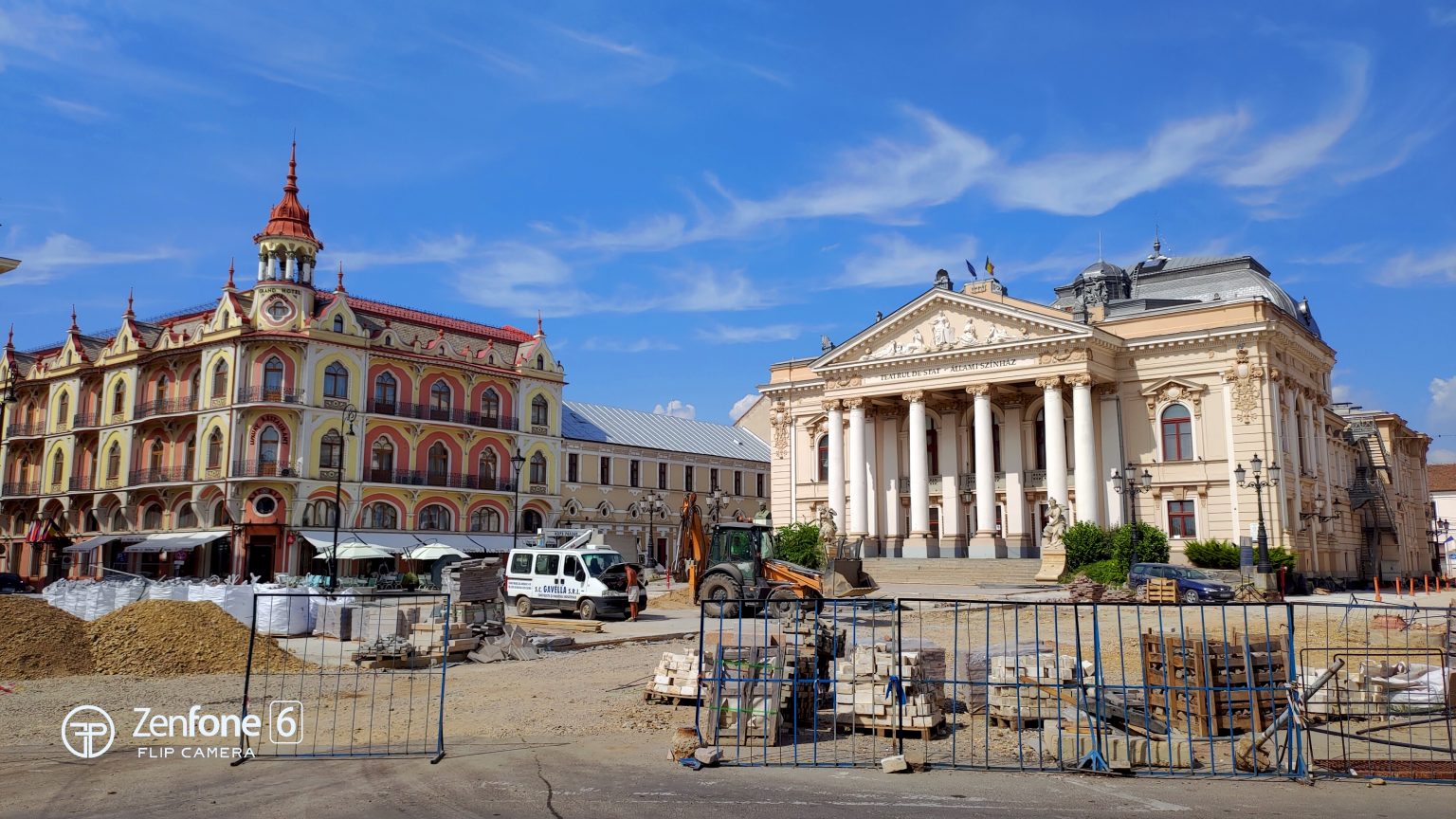 City Break Oradea: un oraș colorat, cu multe clădiri spectaculoase în ...
